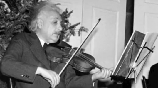 albert-einstein-violino | Agenzia Comunica